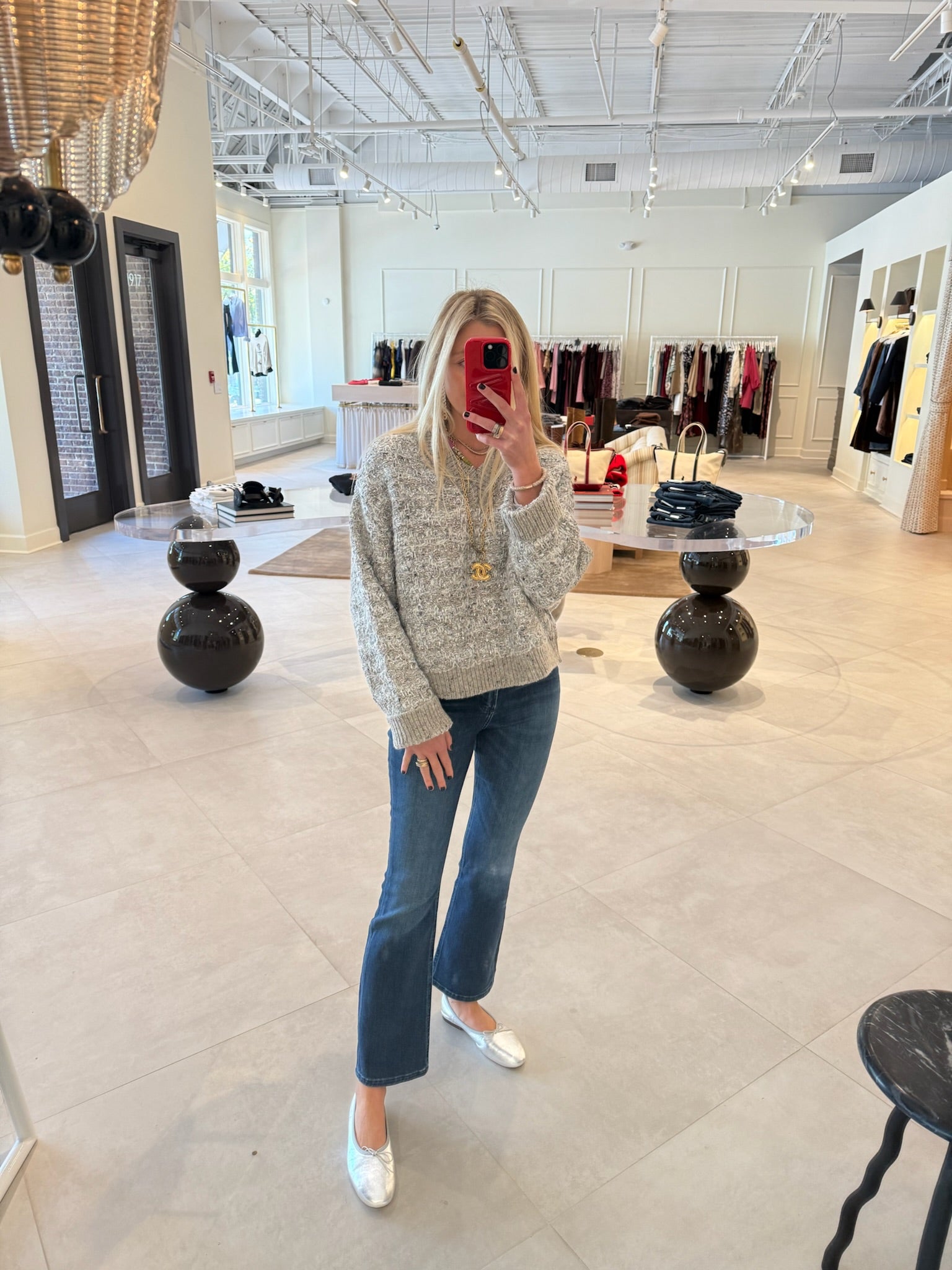 Pull V-Neck Tweety Sweater – Le Weekend Studio